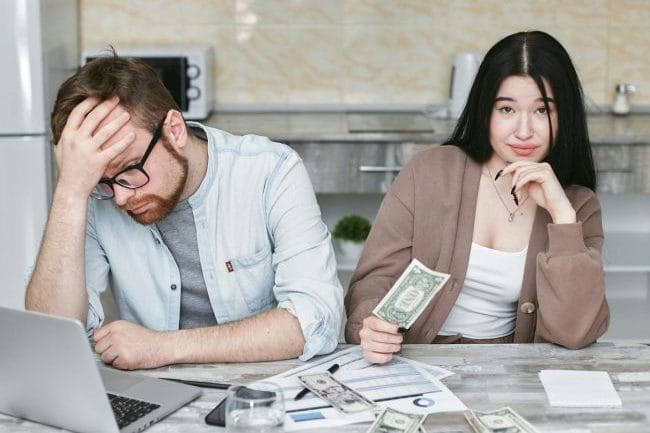 10 Signs of ‘Financial Infidelity’ That Are More Destructive to a ...